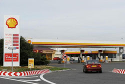 Les automobilistes français pressés lors d’une pause sur une aire d ...